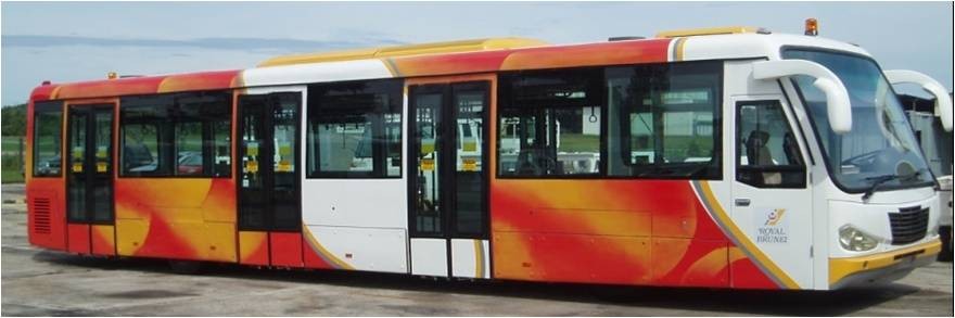 Professional 51 Passenger Narrow Body Airport Apron Bus 10600mm×2700mm× ...