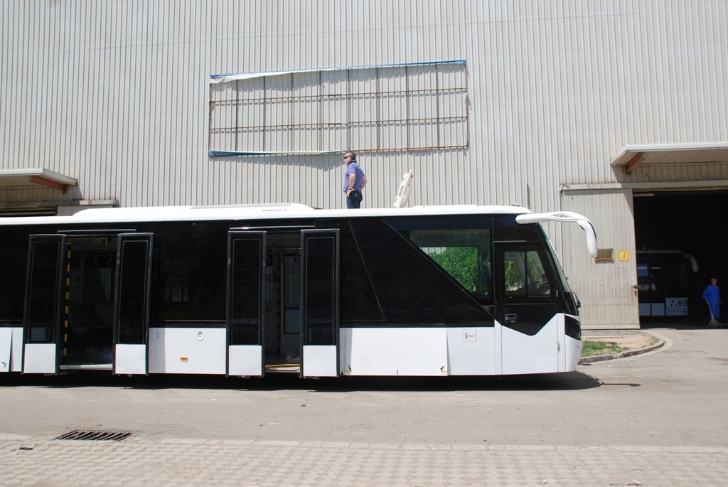 Ramp Bus with 24 Standard Seats and Customized Design High Quality